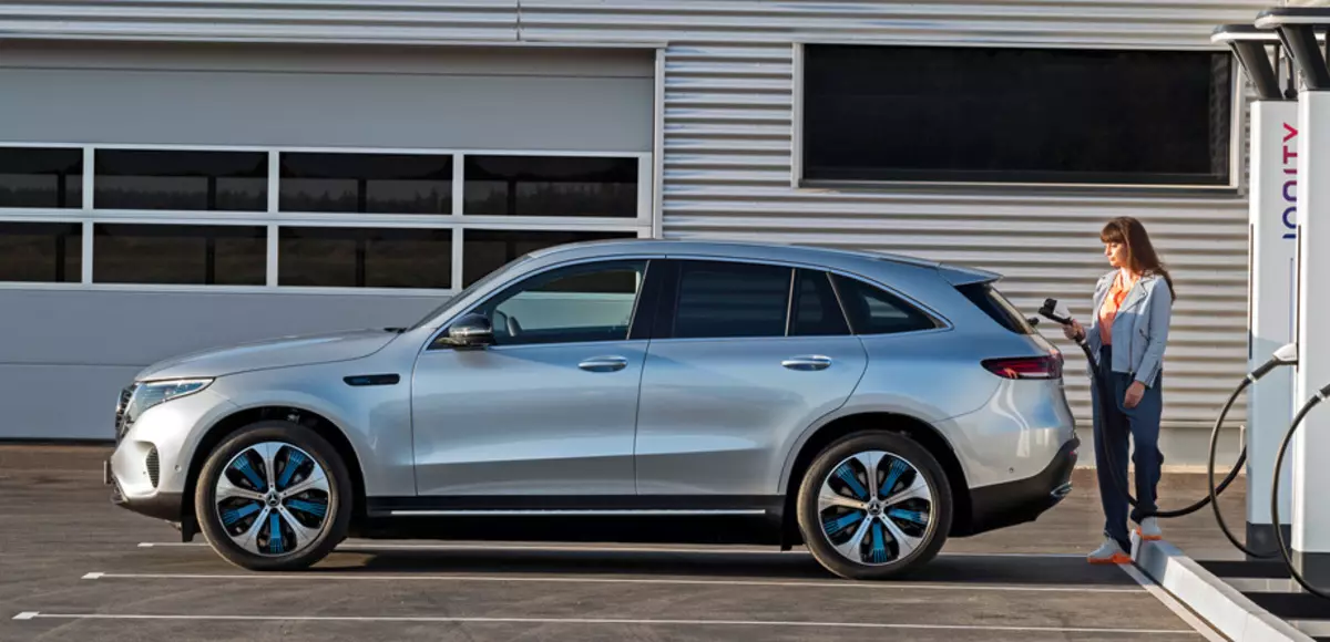 Mercedes-Benz EQC Electrocar va apărea în Rusia în perioada anonimă 2870_5