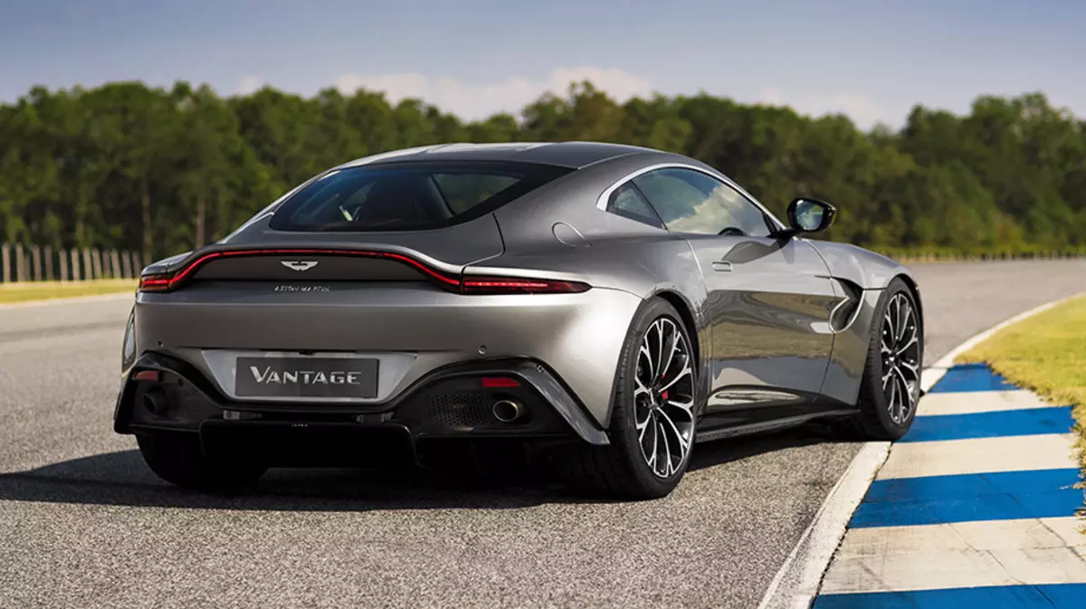 Coupé Aston Martin Vantage avantage s'est avéré puissant et réutilisé 2886_1