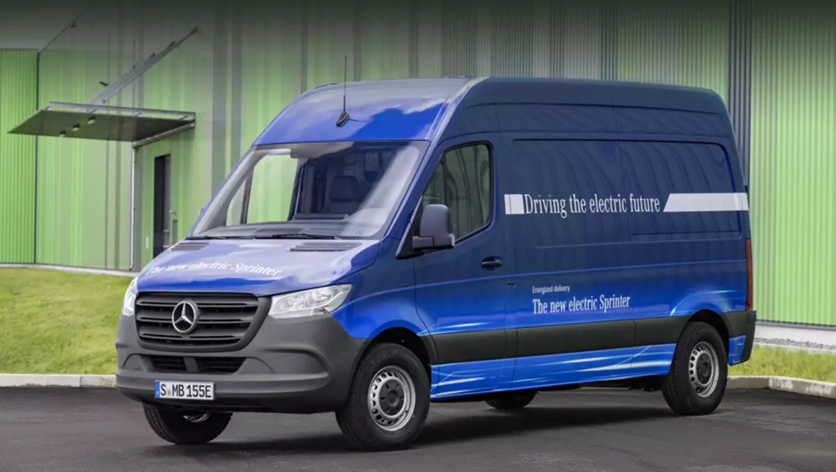 Mercedes-Benz Esprinter Electric Car iris al Evito Paŝoj