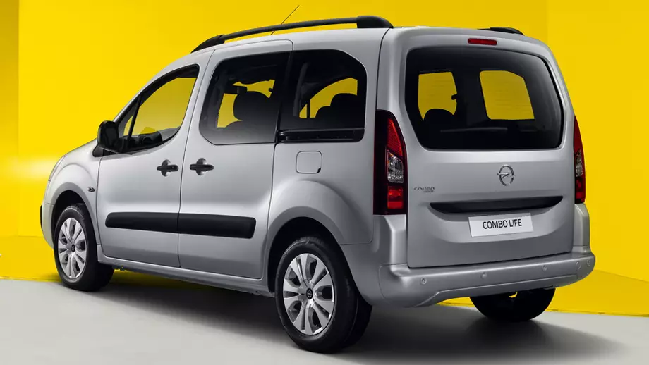 Malfermis prezojn de rublo por kompaktado Opel Combo-vivo