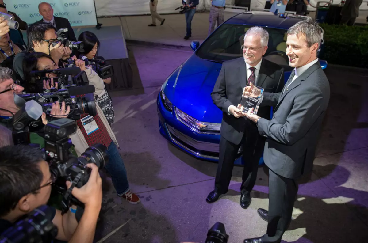 Chevrolet Volt Hybrid won de titelgroene auto van het jaar 2016 29105_1