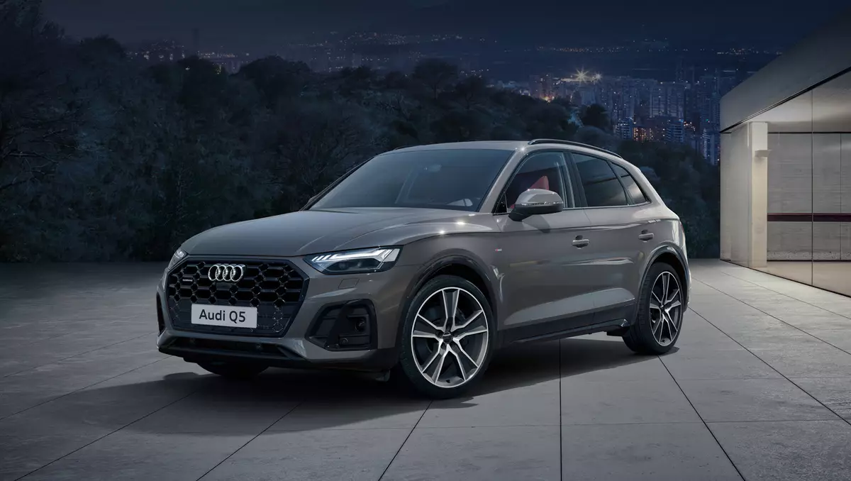 Audiisdatigita Audi Q5 restis en la mezo de la segmento