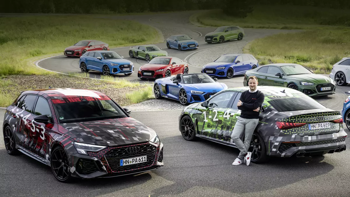 Audi RS 3 en RS3 Sportback like yn in beskieden kamouflage