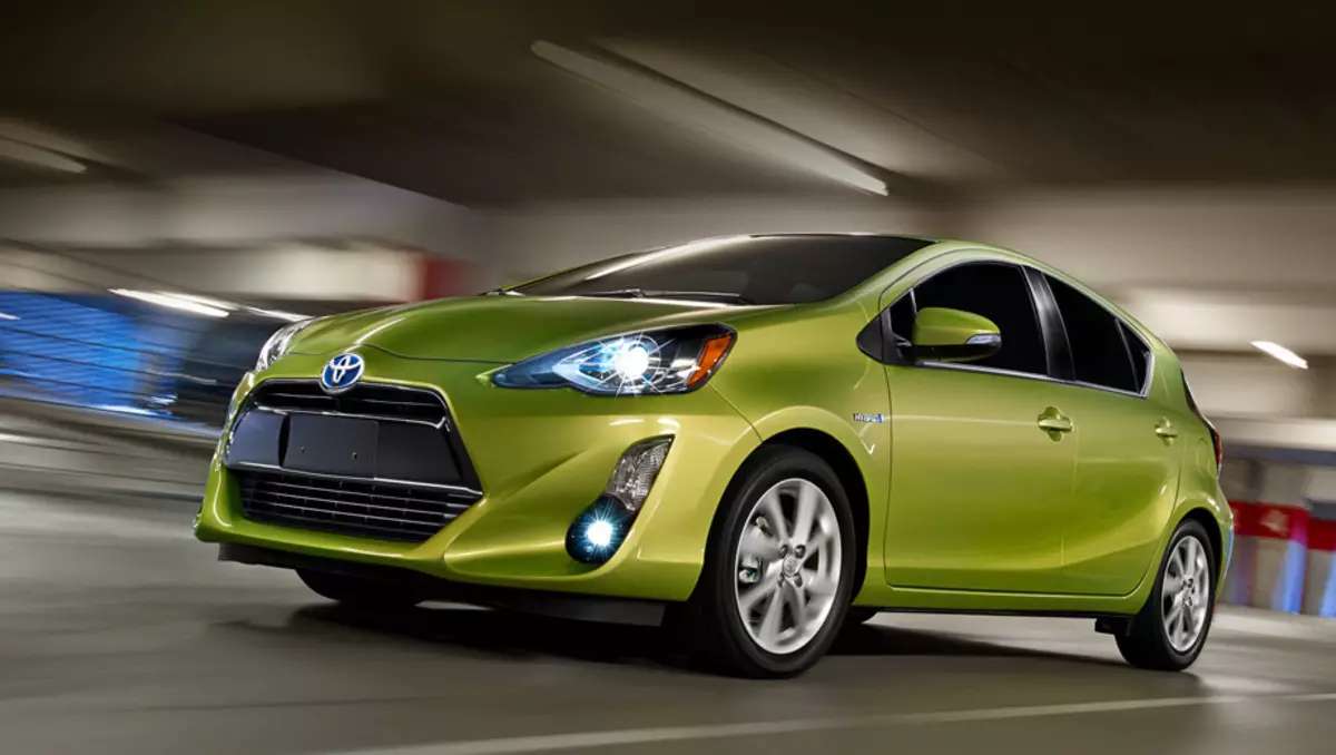 Hatchback og CompactTvany Toyota Prius endret ansikt