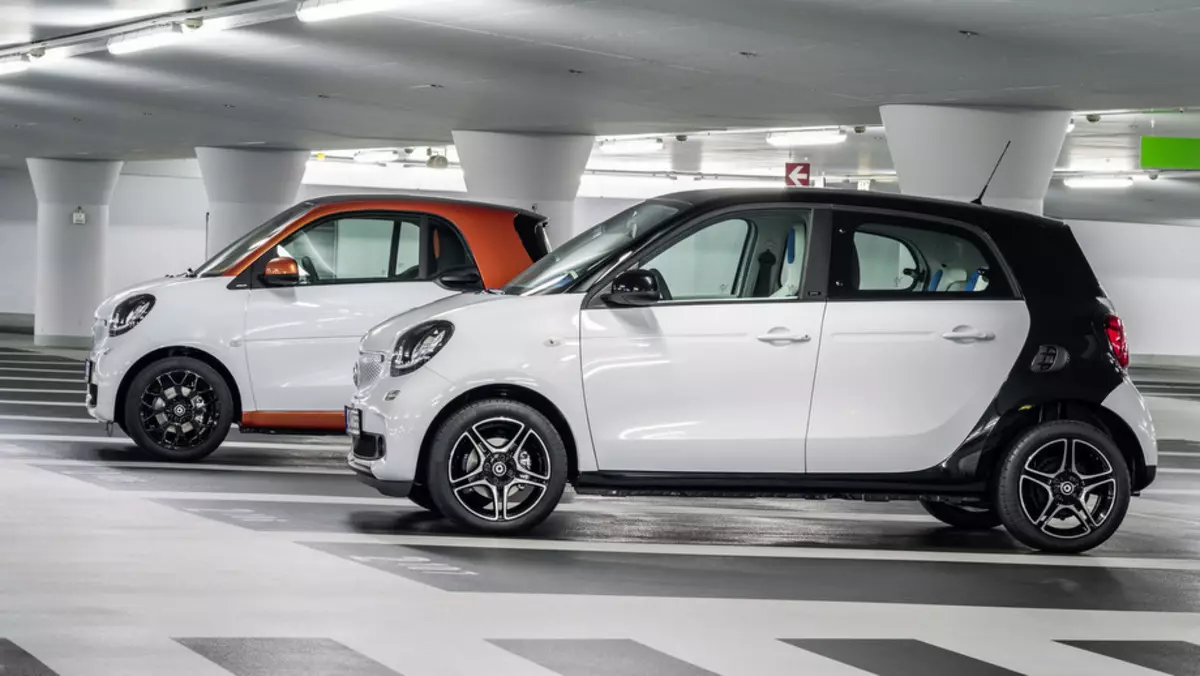 Smart fform uye Smart Fofour Hatchbacks zvave zvakaita zvakafanana 2938_2