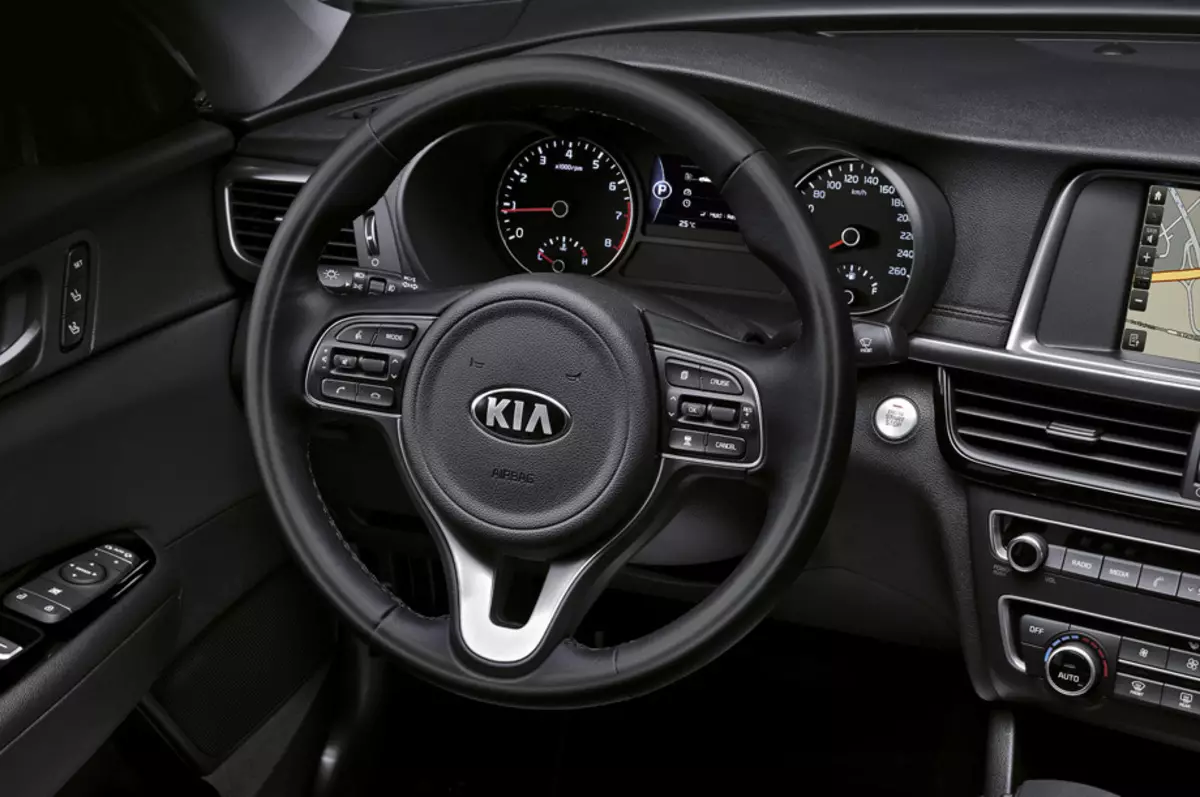 Kia Optima Sedanas Europai atidarė visas savo korteles 29516_1