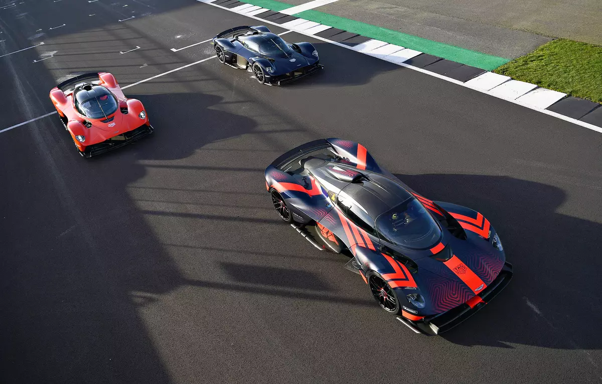 Hypercar Aston Martin Valkyrie Chiling Le Mans i luga o le Forum 1 2954_2