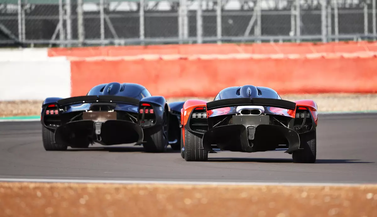 Hypercar Aston Martin Valkyrie Chiling Le Mans i luga o le Forum 1 2954_3