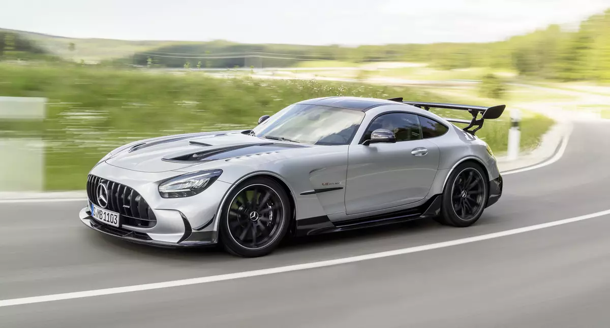 Motè ak aerodynamic atribye ba Mercedes-AMG GT seri nwa 2955_5