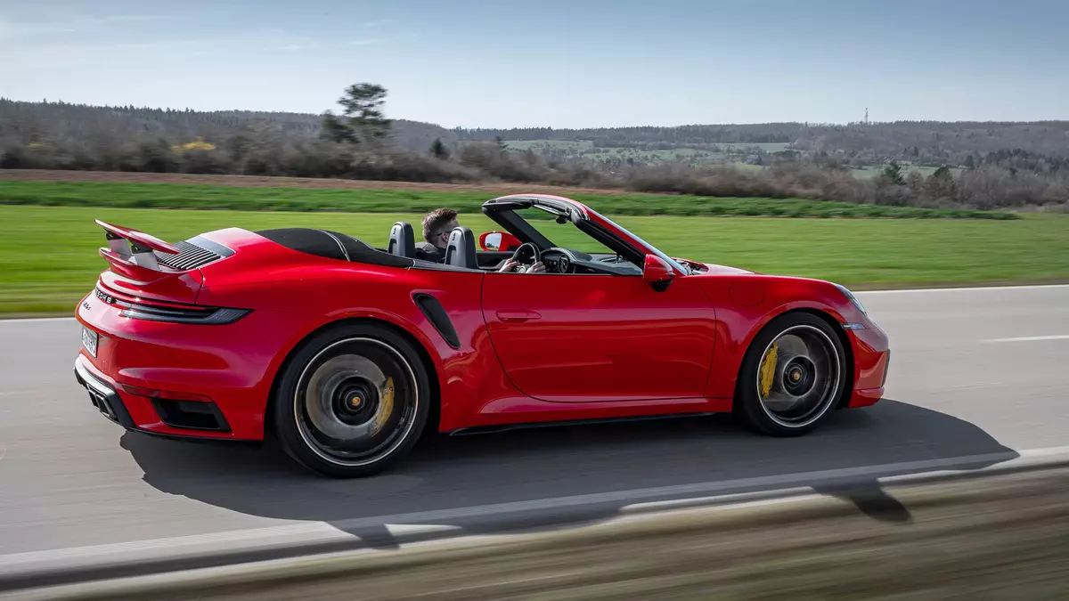 Porsche 911 Turbo S compartment ay makakatanggap ng isang GT3 style improvement package 2980_2