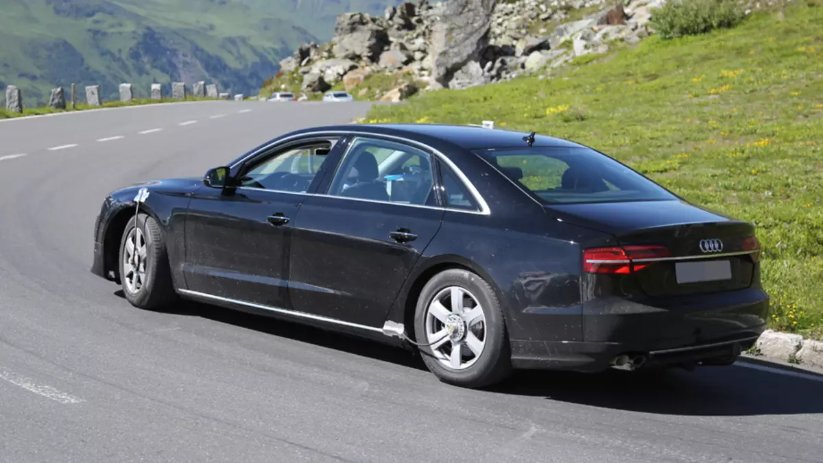 Neie Audi A8 Sedan kritt d'MLB Evo Plattform