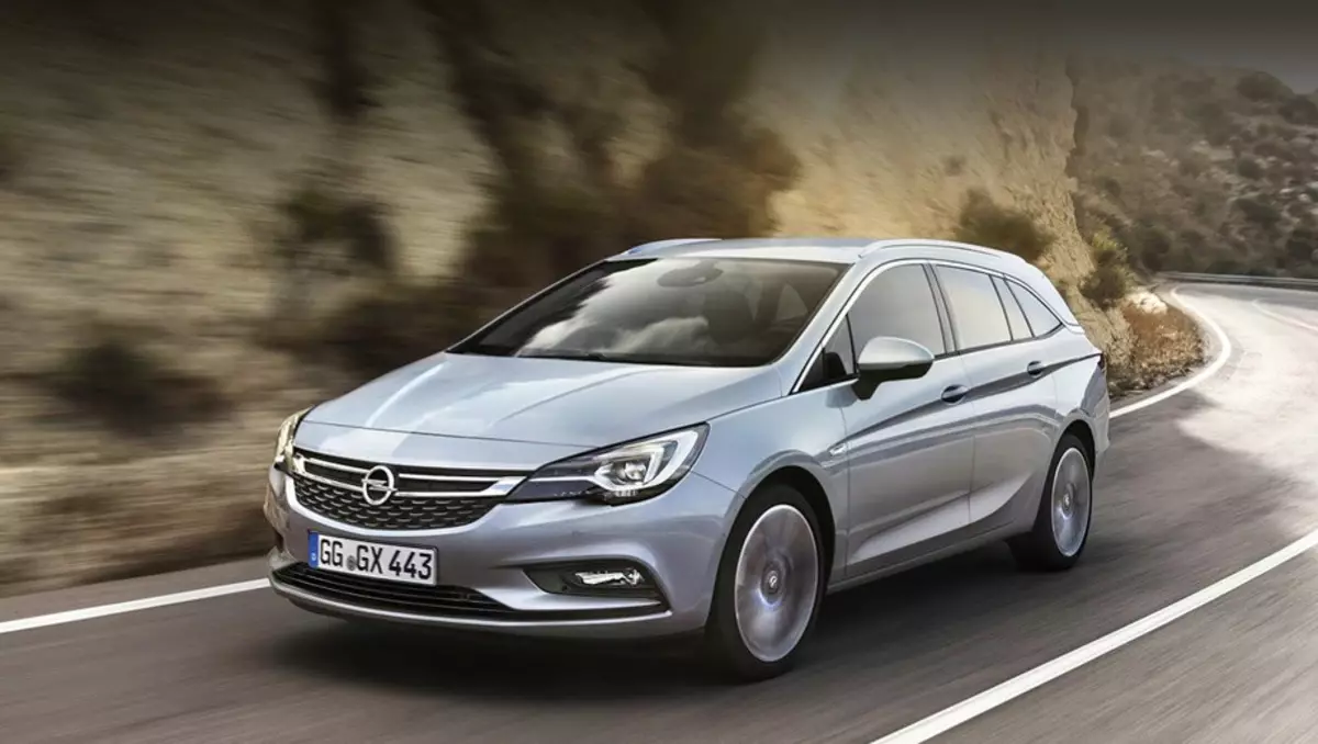 Універсал Astra Sports Tourer стаў лягчэй і больш спартыўным