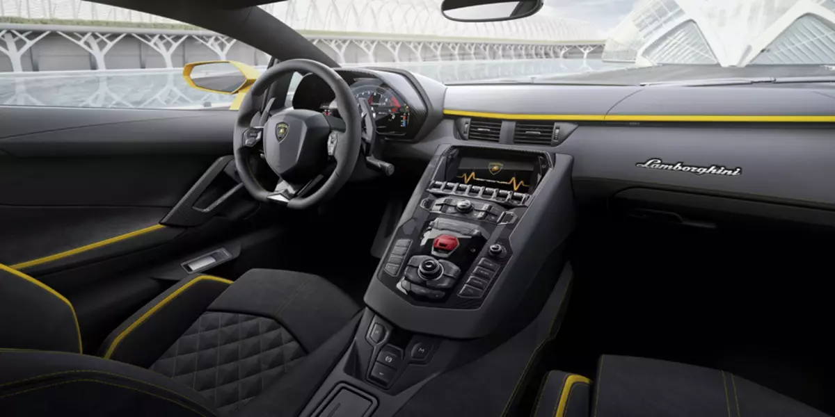 Coupe Lamborghini Aventador S var að fullu stjórnað 3142_2