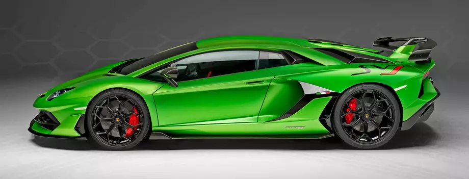 Coupe Lamborghini Aventador SVJ Nyitott sikeres siker a pályán 3143_3