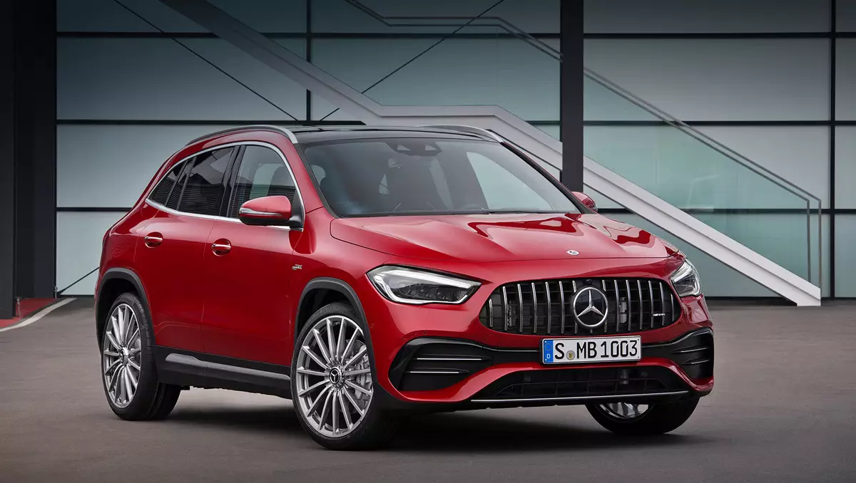 Fuair ​​Mercedes-AMG GLA go dtí an Rúis in dhá leagan