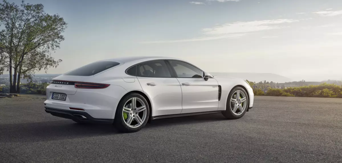 Hatchback 4 E-hybrid menjadi versi paling mudah diakses dari Porsche Panamera 3173_3