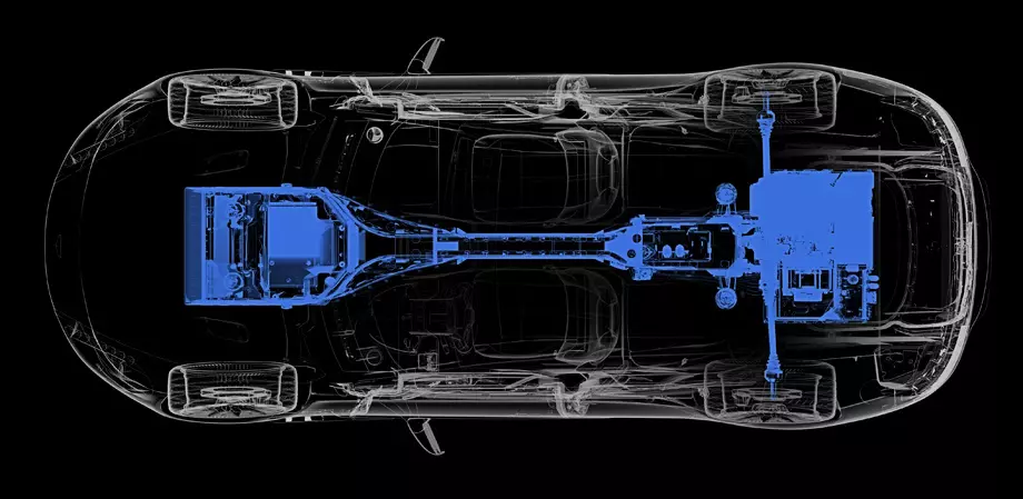 Liftbek Aston Martin Rapide and-ek gako parametroak agerian utzi zituen 3254_2