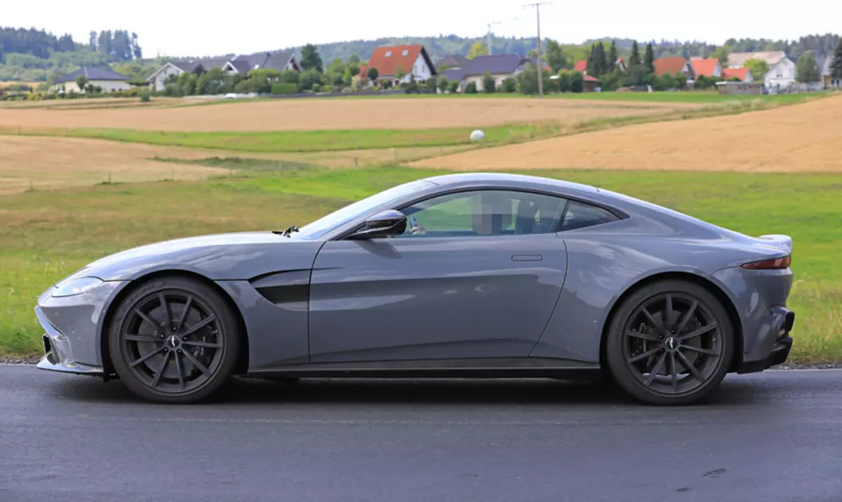 Coupe Aston Martin Vantaget će iznenaditi izbor prijenosa 3260_2