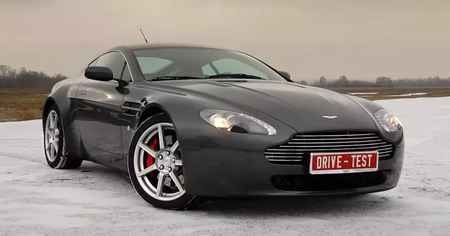 We vieren de winter op Aston Martin V8 Vantage