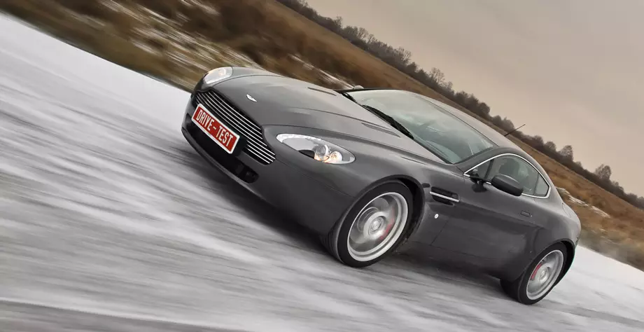 Ons vier die winter op Aston Martin V8 Vantage 327_3