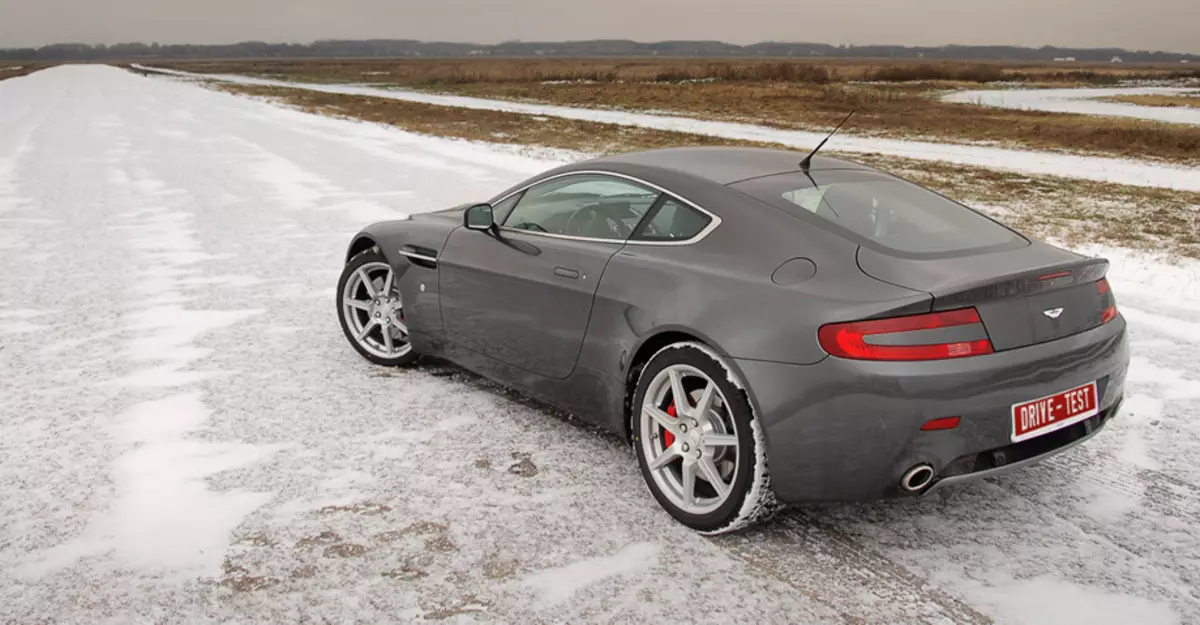 Ons vier die winter op Aston Martin V8 Vantage 327_8