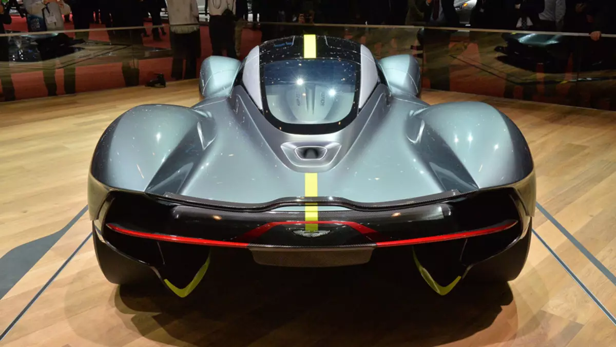 Hypercara Aston Martin Valkyrie získal jméno a otevřel vlastnosti