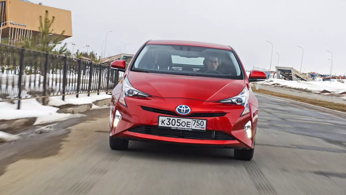 Pagaan ang iyong opinyon tungkol sa hybridomobile Toyota Prius. 3675_10