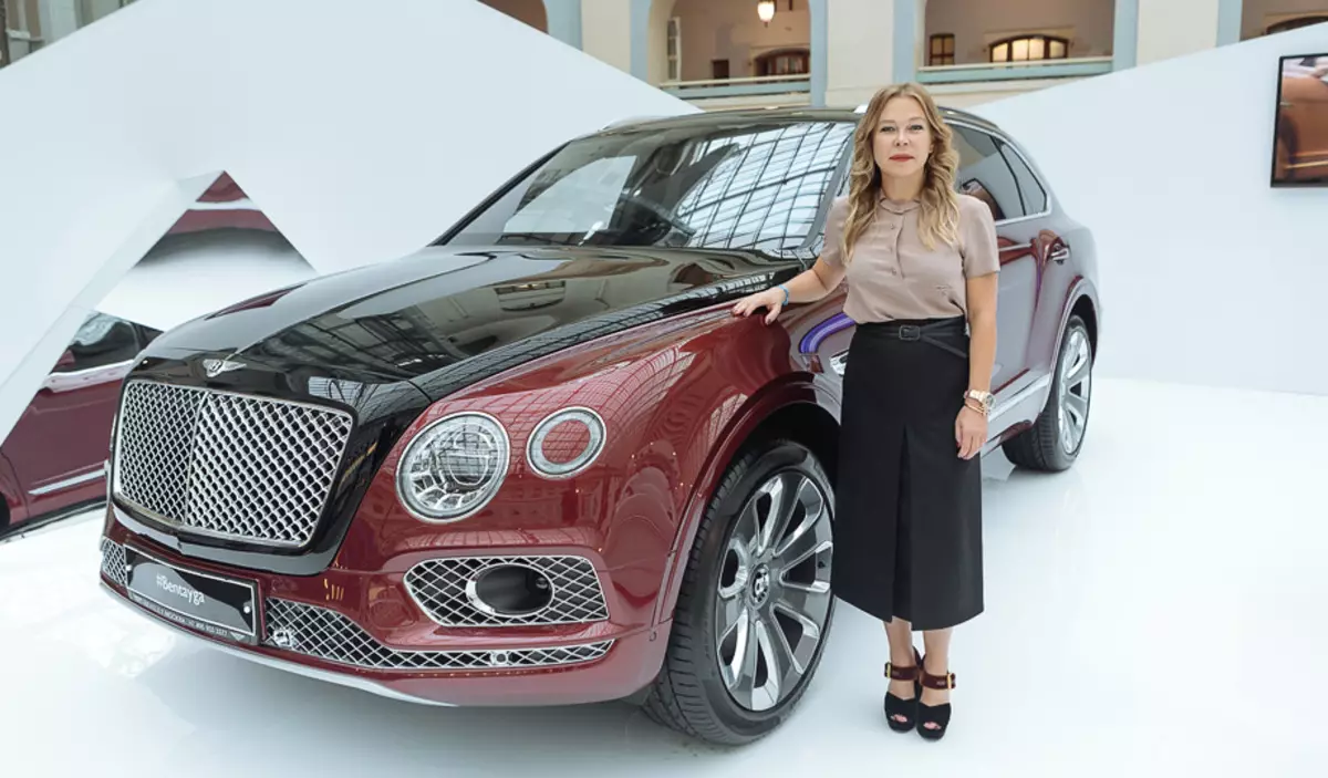 Bentley Mulsanne sedan ቀለም ካርቦን ፋይበር ጋር አንድ አጨራረስ ያሳያል 3789_2