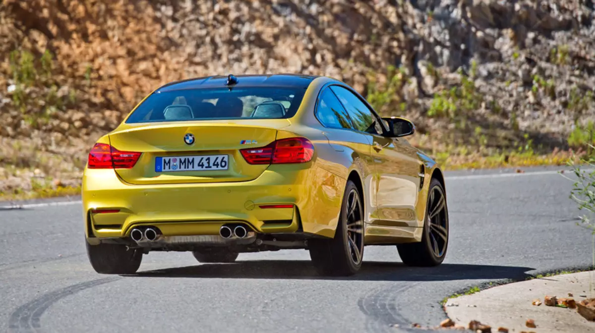 Cuirimid BMW M3 agus M4 le chéile i gceann amháin 