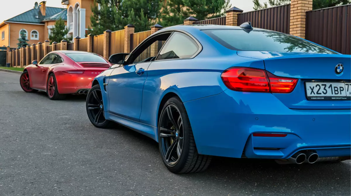 Cuirimid BMW M3 agus M4 le chéile i gceann amháin 