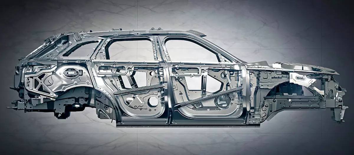 Dlús a chur le BMW X3 M, Jaguar F-luas SVR agus Velar Range Rover le V8 436_34