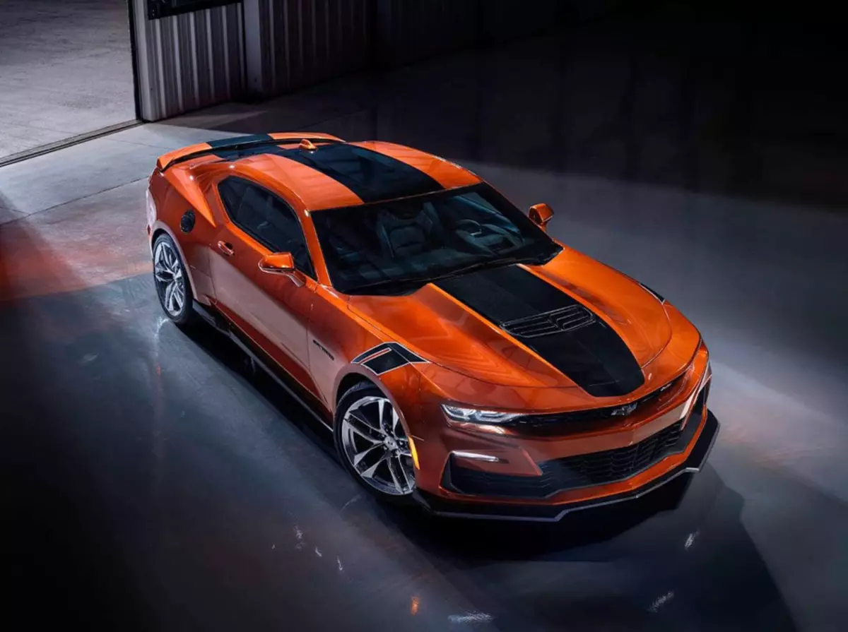 Купэ Chevrolet Camaro затрымаецца на сцэне з карэкціроўкамі