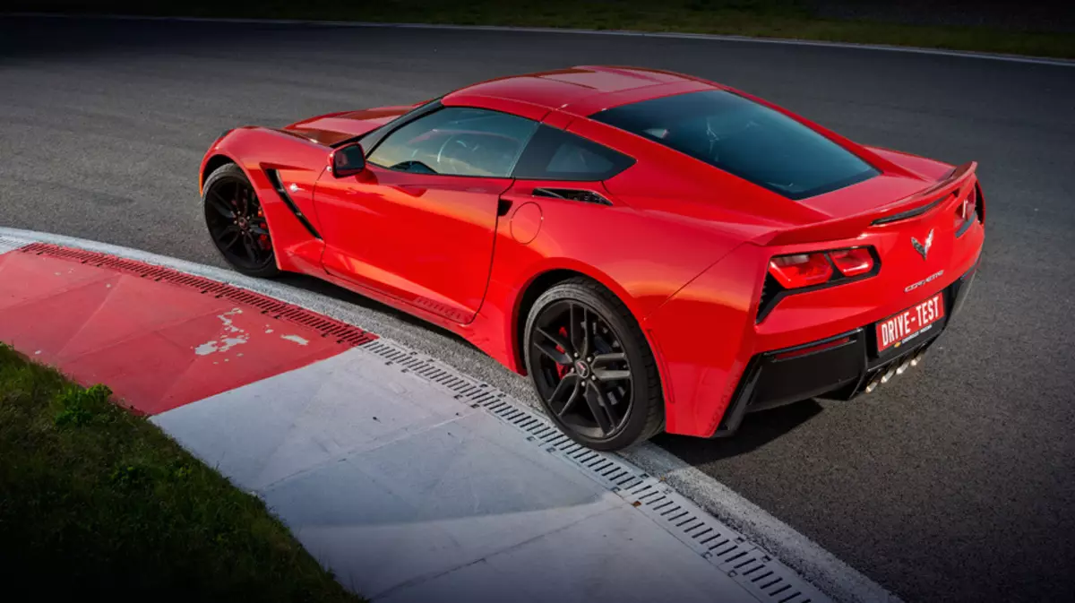 Targa Chevrolet Corvette C7 உடன் மேசைக்கு திரும்பும் 552_1