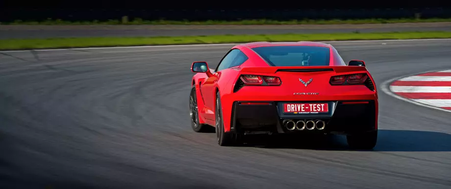 Targa Chevrolet Corvette C7 உடன் மேசைக்கு திரும்பும் 552_13