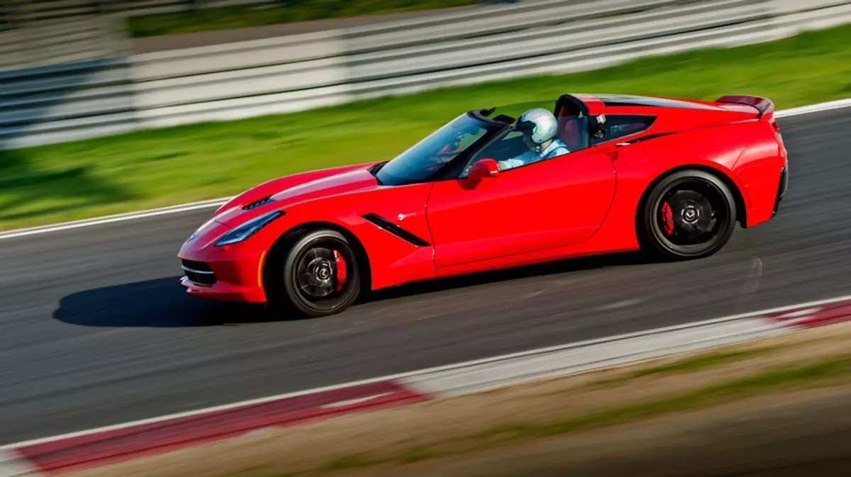 Targa Chevrolet Corvette C7 உடன் மேசைக்கு திரும்பும் 552_4