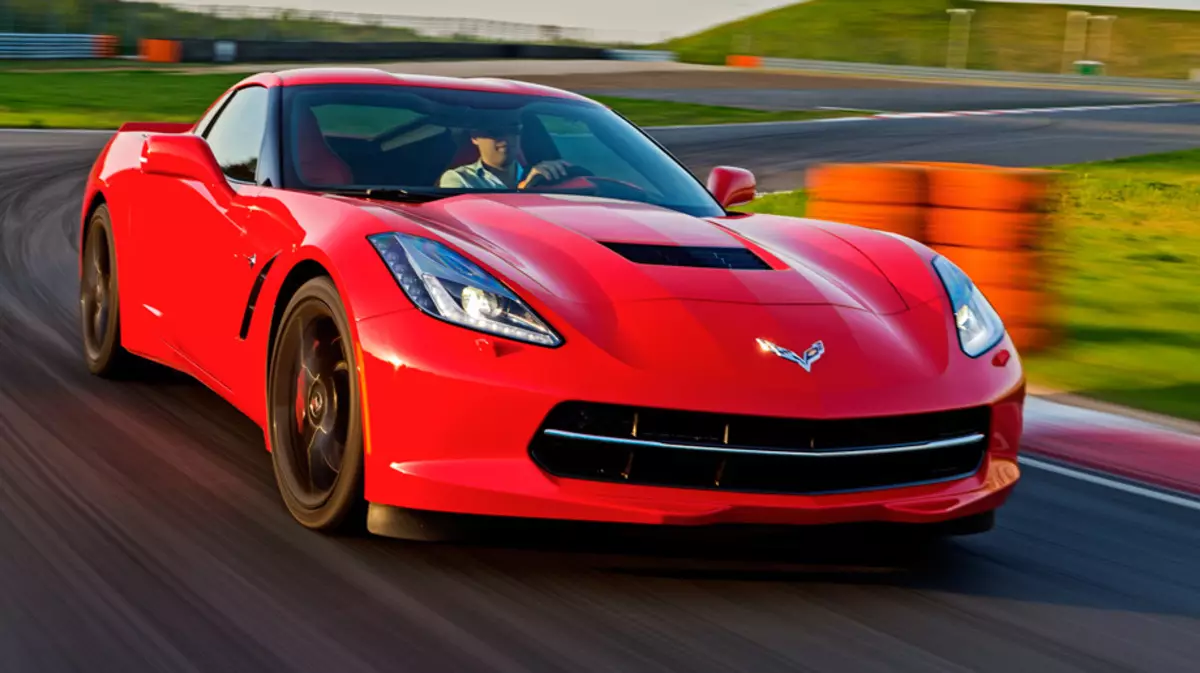 Revenante al majo kune kun Targa Chevrolet Corvette C7 552_6