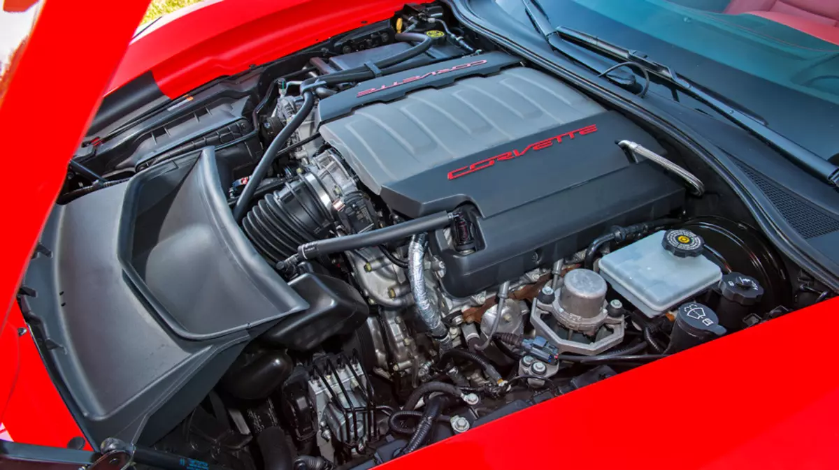 Targa Chevrolet Corvette C7 உடன் மேசைக்கு திரும்பும் 552_7