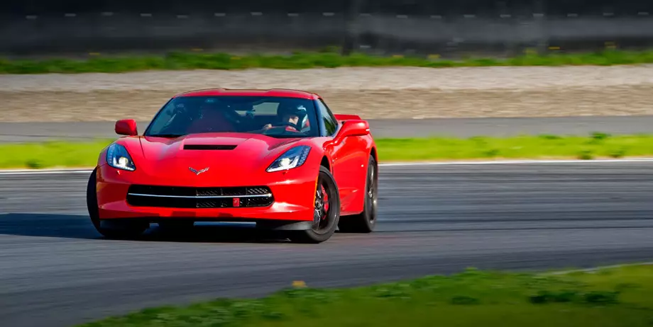 Revenante al majo kune kun Targa Chevrolet Corvette C7 552_8