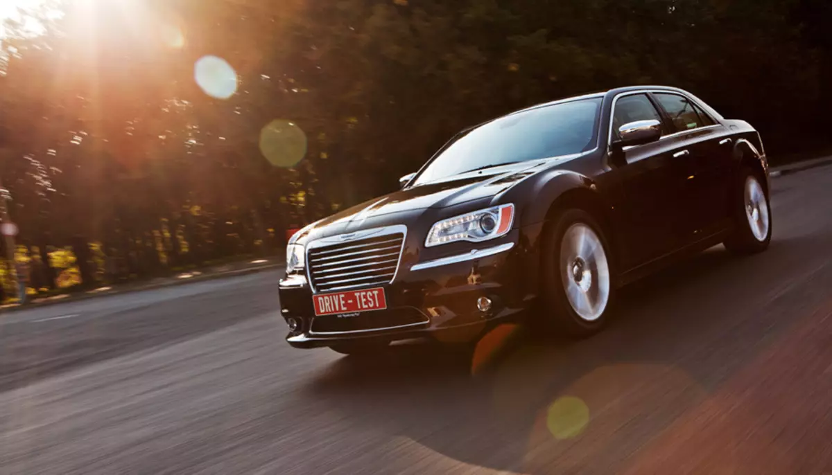 Перевіряємо новий Chrysler 300C літнім седаном Volvo S80 569_16