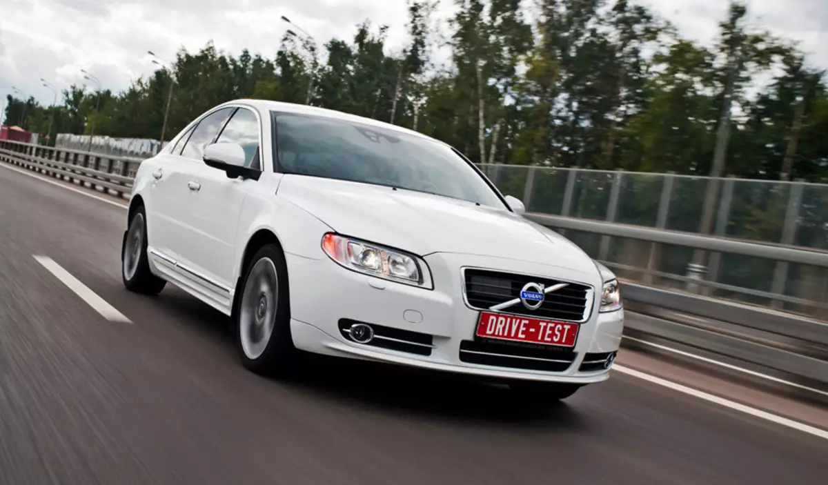 Перевіряємо новий Chrysler 300C літнім седаном Volvo S80 569_18