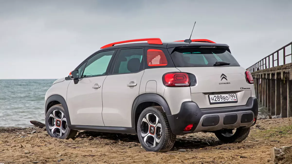 Kami menikmati bergerak dari crossover citroen c3 aircross 590_2