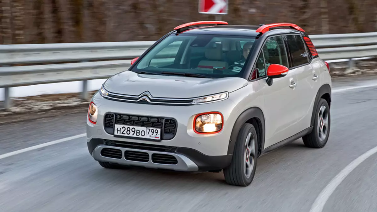 Kami menikmati bergerak dari crossover citroen c3 aircross 590_4