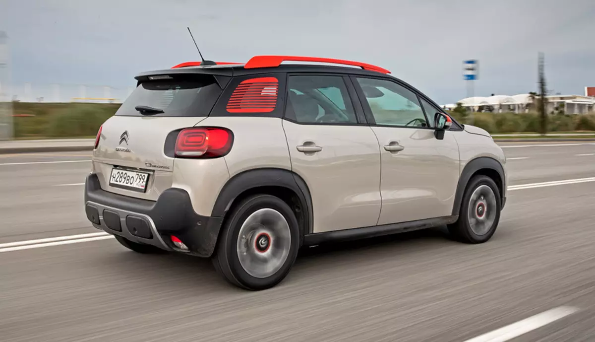 Kami menikmati bergerak dari crossover citroen c3 aircross 590_8