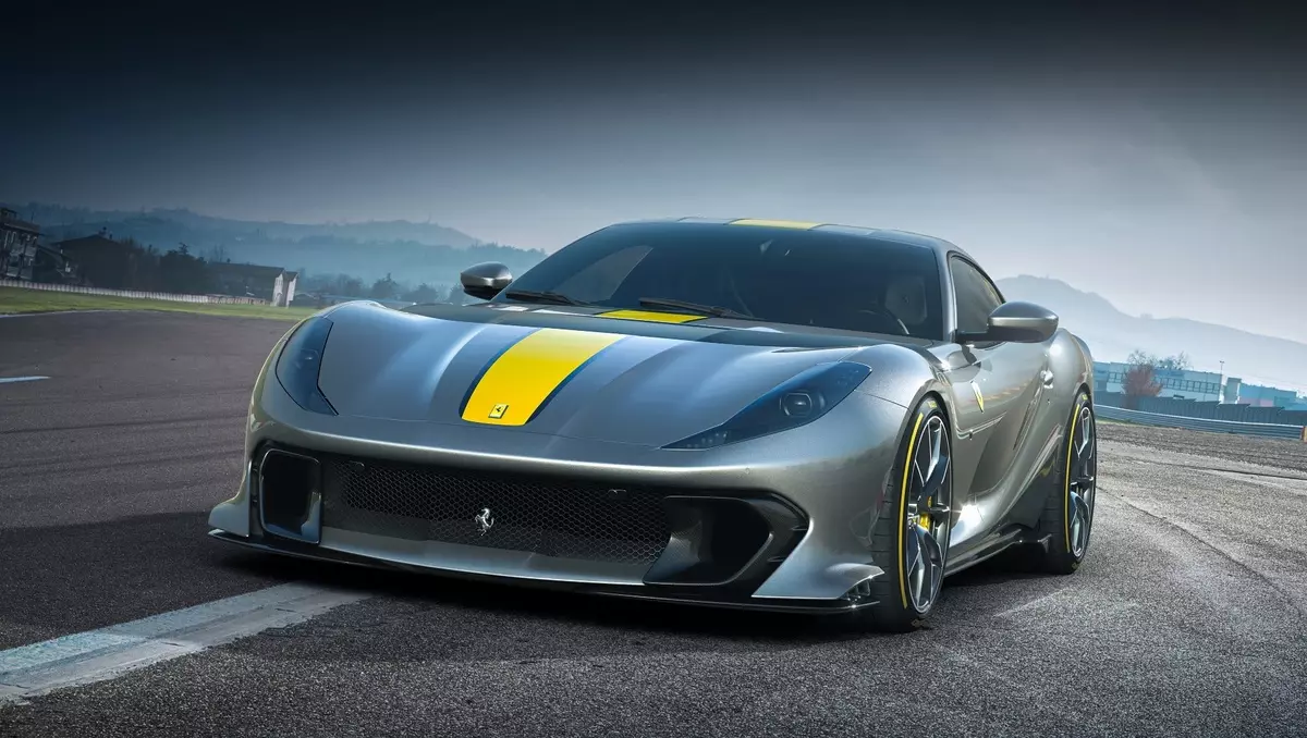 Model Ferrari 812 Competizione va treure el maneig