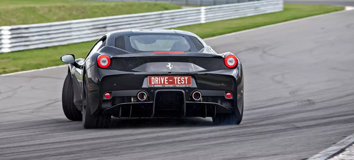 Enjoy the ease of track supercar Ferrari 458 Speciale 644_10