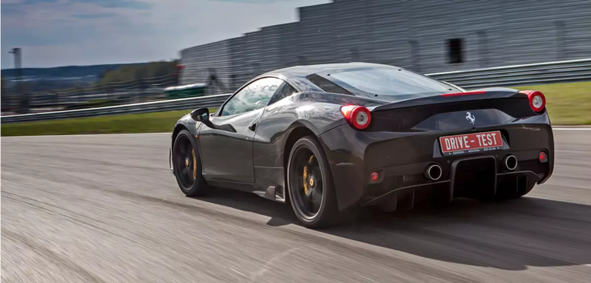 Yonwabela ukuphumla kwe-Eush ye-track supercar ferrari i-488 644_13