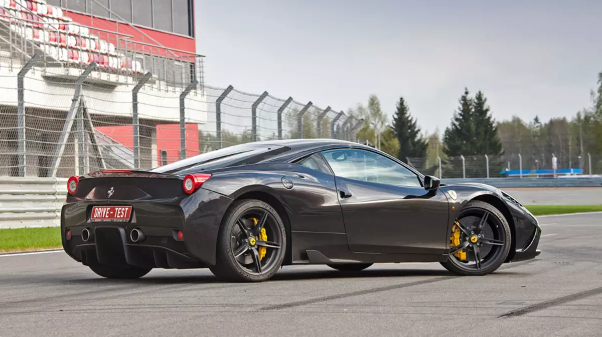 Enjoy the ease of track supercar Ferrari 458 Speciale 644_4