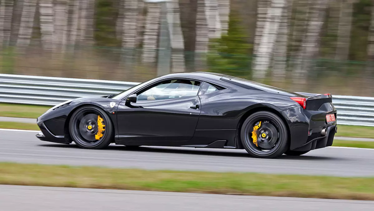 Enjoy the ease of track supercar Ferrari 458 Speciale 644_8