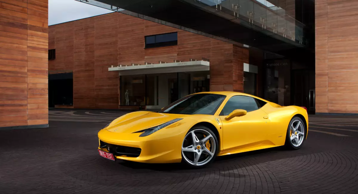 A ṣayẹwo boya Italia wa ni Ferrari 458 Supercar