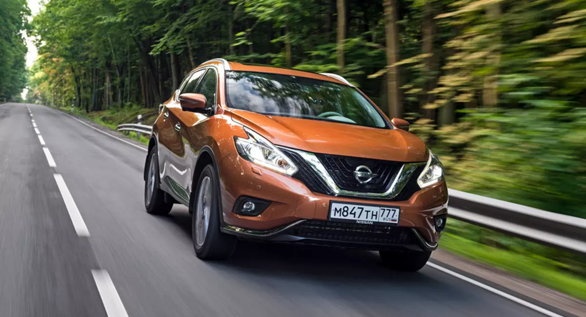 Mildlega lenda pláss Nissan Murano á vegum okkar 6596_5